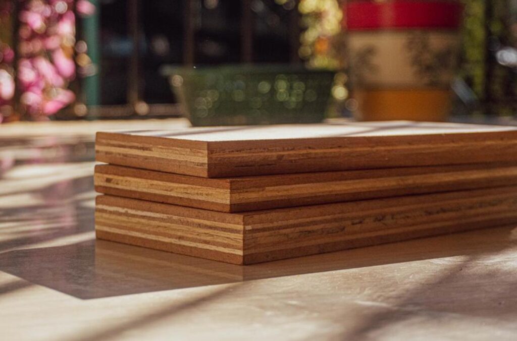 About us – Ply Story